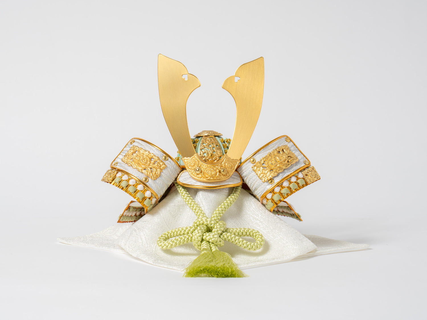 葵収納飾り ナチュラル 8号 一徳作 若草｜五月人形 兜 コンパクトでおしゃれ おすすめ モダン 人気 インテリア 収納飾り 木製 高級 端午の節句