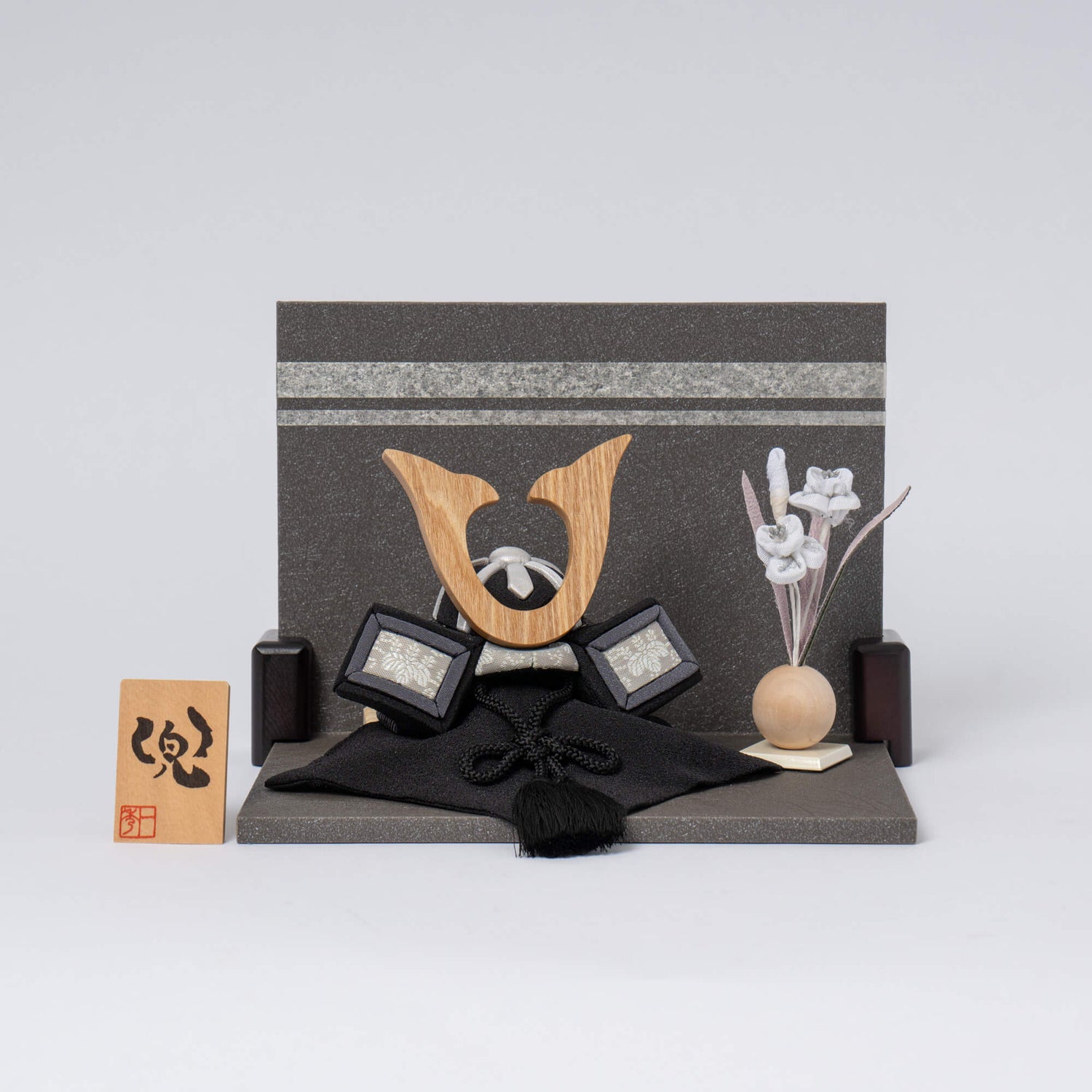 正宗 木目込み兜飾り 一秀｜五月人形 兜 コンパクトでおしゃれ おすすめ モダン 人気 インテリア 平飾り 木製 高級 端午の節句